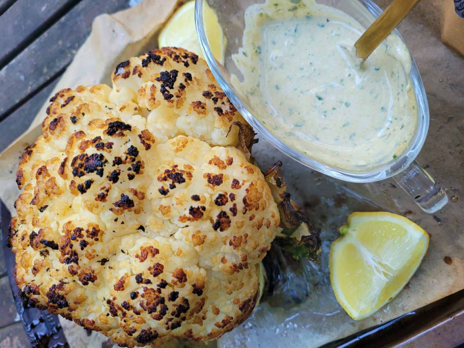 Coliflor asada con salsa de tahini: Una deliciosa receta saludable ...