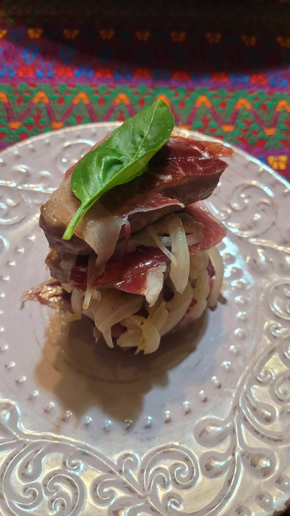 Lomo de atún con cebolla caramelizada y jamón curado del bueno - Las ...