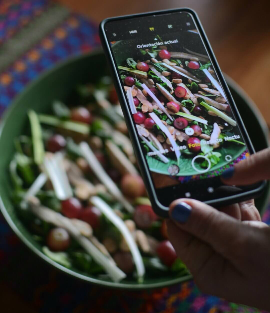 Descubre cómo hacer ensalada de pollo con uvas y almendras