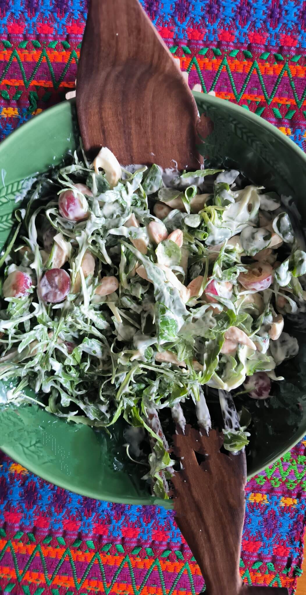 Descubre cómo hacer ensalada de pollo con uvas y almendras